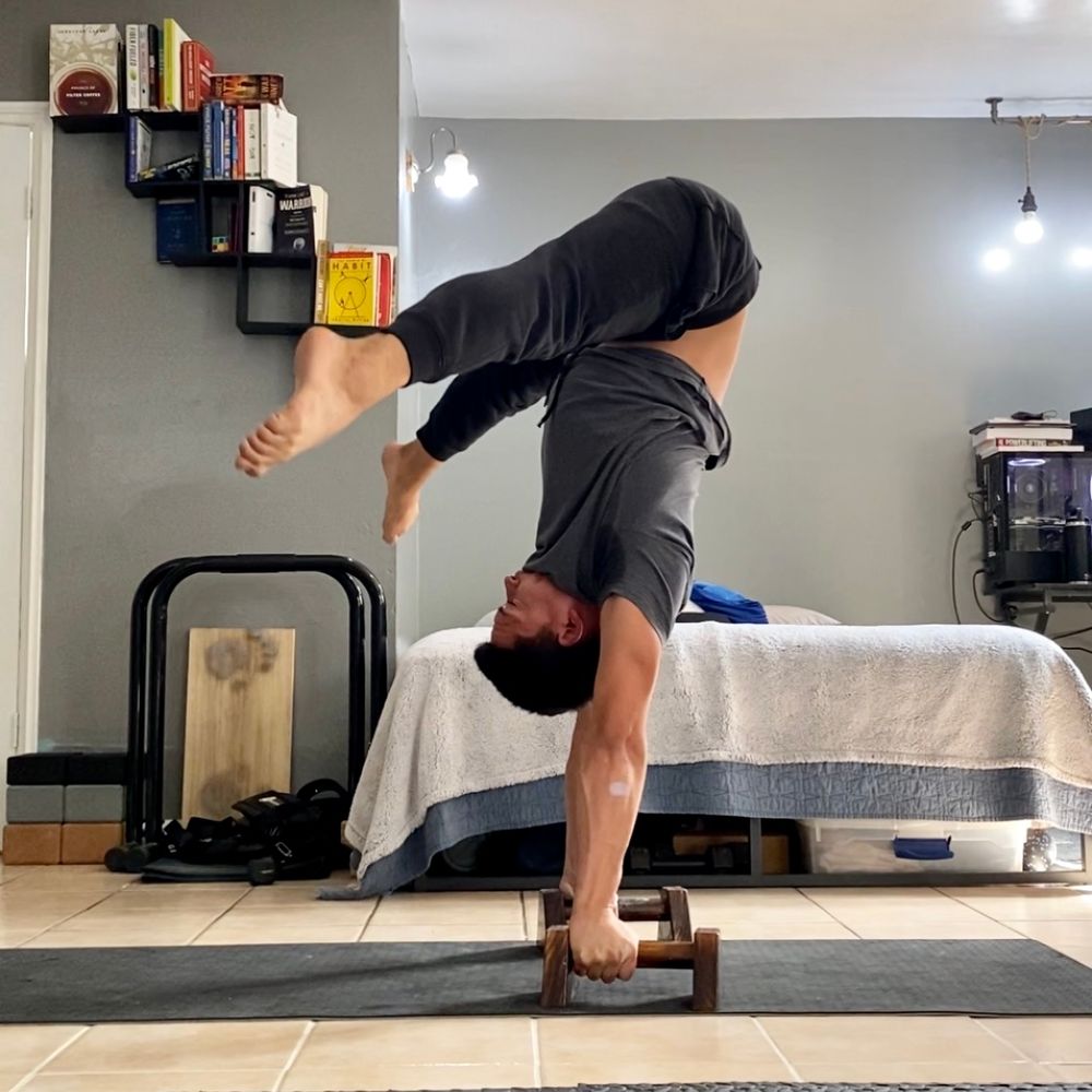 5 Beginner Exercises To Progress Your Straddle Handstand