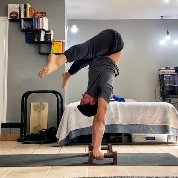 5 Beginner Exercises To Progress Your Straddle Handstand